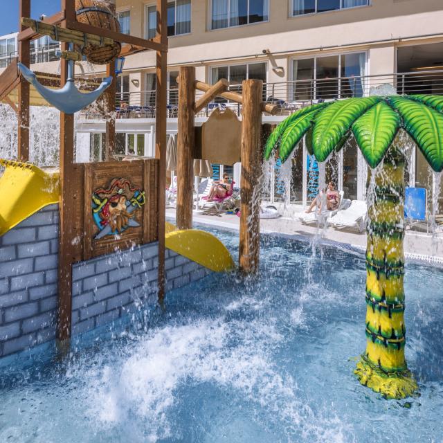 Hotel in Calella de la Costa, Spain | Hotel Oasis Park Splash