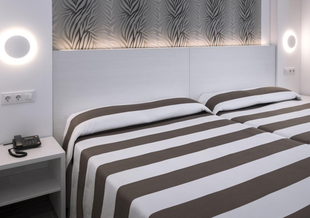 Rooms at Hotel Oasis Park Splash | Calella de la Costa, Spain